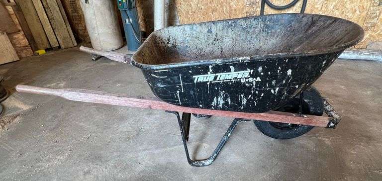 True Temper Contractor Grade Metal Six Cubic Foot Wheelbarrow ...