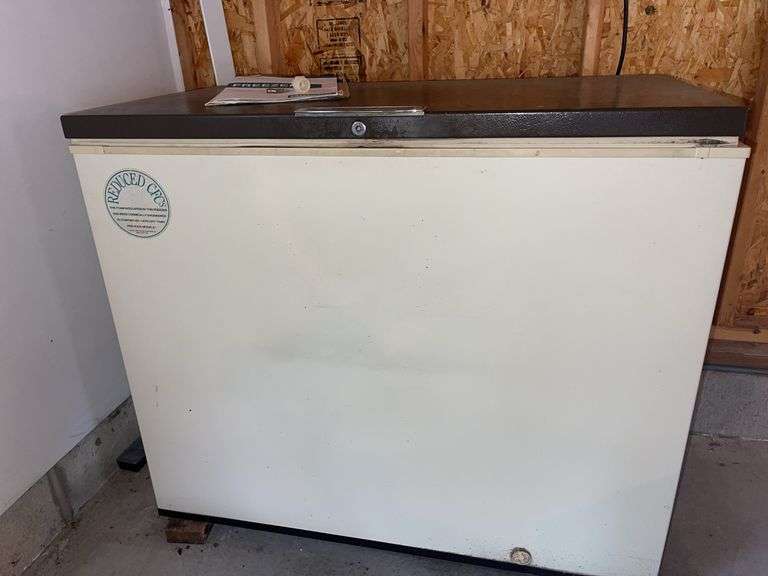 Gibson 15.8 cu. ft. Chest Freezer- 35” tall & top is 41”x22”- has power ...