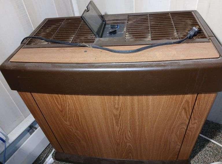 Emerson Moist Air Humidifer (has power) - Sherwood Auctions