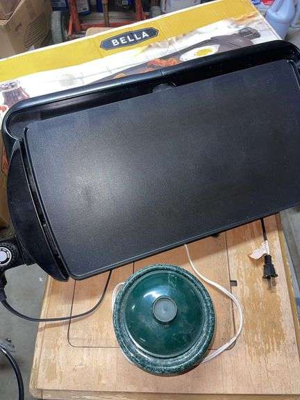 Bella XL Griddle & Rival Little Dipper- both have power - Sherwood Auctions