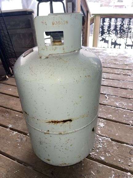 30 lb. Old Style Propane Tank - Sherwood Auctions