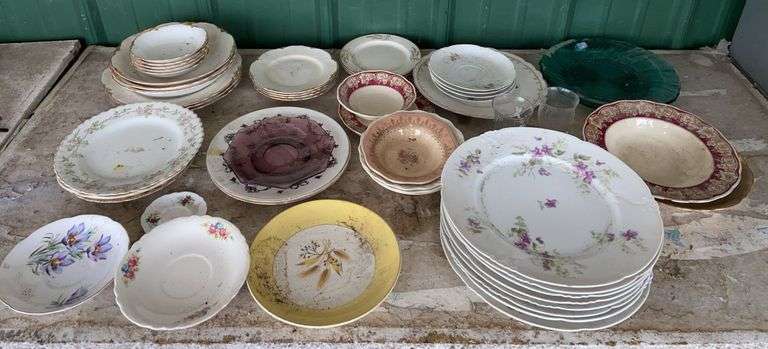 Misc Chinaware Plates - Sherwood Auctions