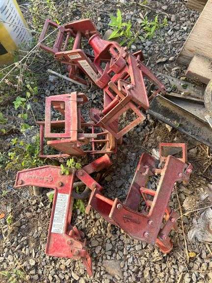 Several heavy-duty wall jacks - Southern Interior Auctions