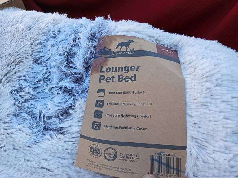 Ridge Creek Faux Fur Dog Bed - Sierra Auction Management Inc