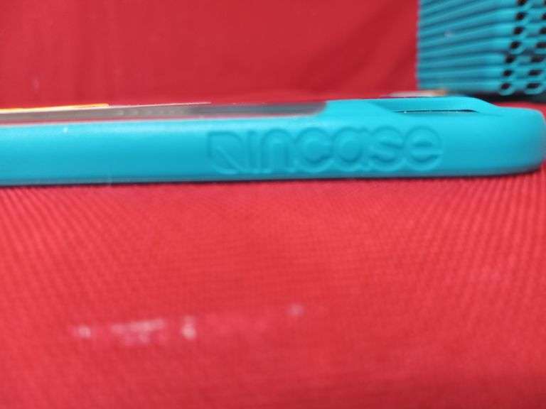 Apple iPod Model A1574 with Incase - Sierra Auction Management Inc