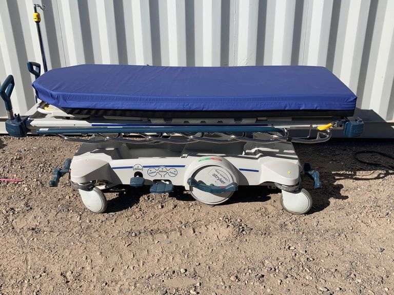 Stryker 700 lb capacity medical stretcher. - Sierra Auction Management Inc