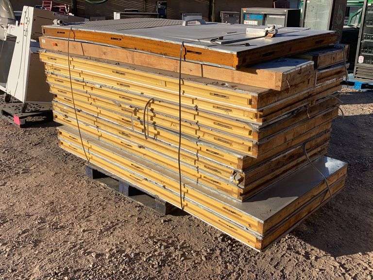 8 foot walk-in cooler wall panels and door. - Sierra Auction Management Inc