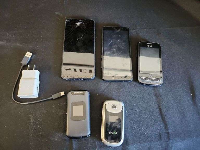 1 (Qty) Bag Of Assorted Cellphones , Some Damaged - Sierra Auction ...