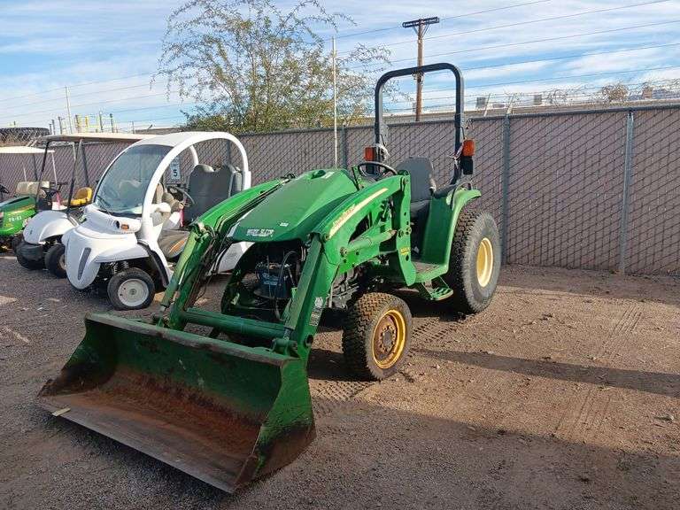 John Deere 300CX Loader Tractor - Sierra Auction Management Inc