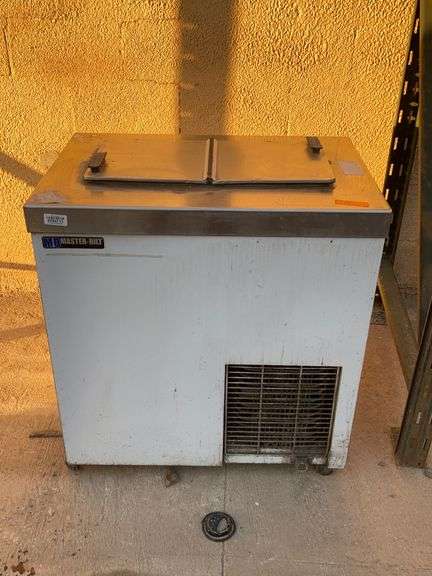Master Bilt Ice cream freezer. - Sierra Auction Management Inc