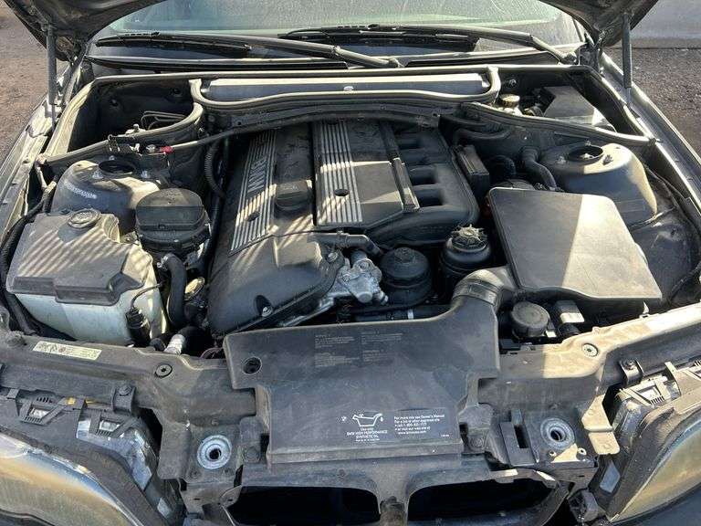 2005 BMW 325xi - Sierra Auction Management Inc