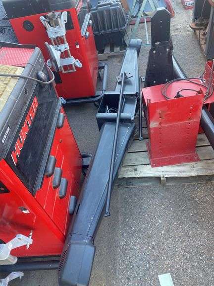 Hunter WA240 Wheel Alignment Machine - Sierra Auction Management Inc