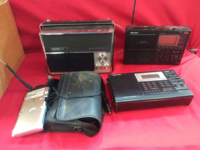 Box of Assorted Electric including Realistic Voice of the World DX-440 PLL Synthesized Circuit ...