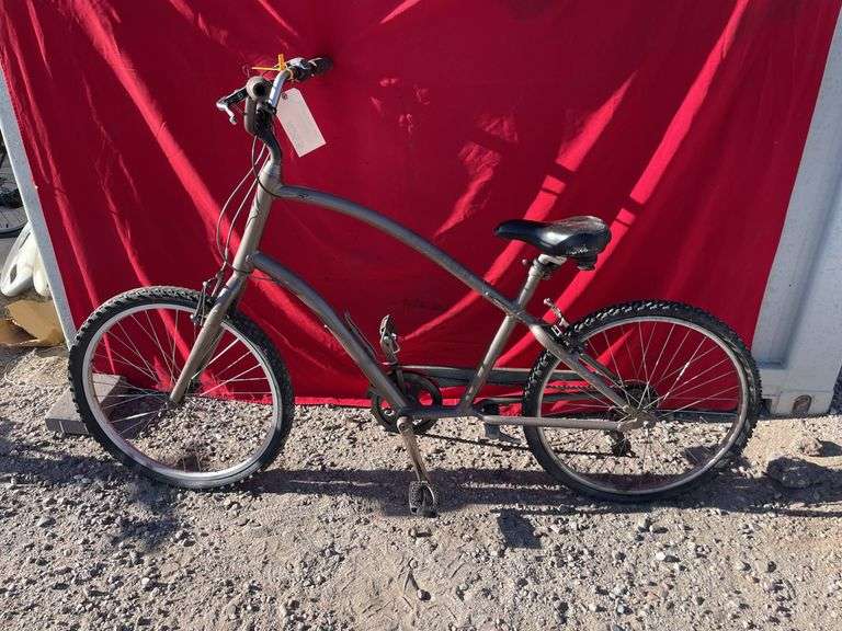 Electra Bicycle - Sierra Auction Management Inc