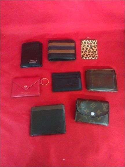 Box Of Assorted Wallets - Sierra Auction Management Inc