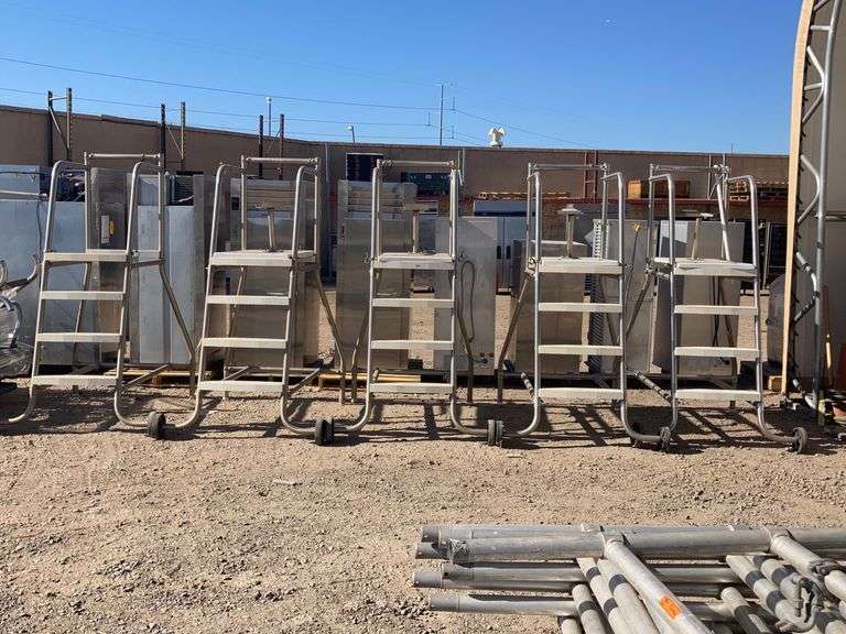 (5) Mobile lifeguard observation stands. - Sierra Auction Management Inc