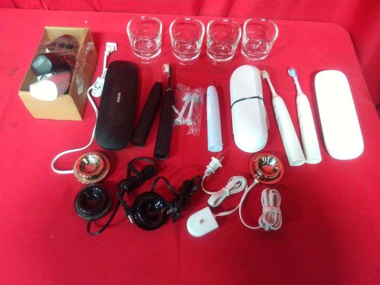 Box Of Assorted Phillips Sonicare Diamond Clean - Sierra Auction ...