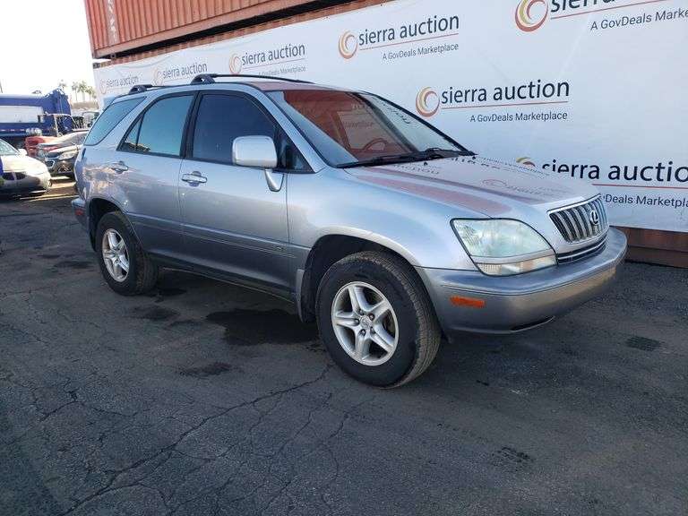 2001 Lexus RX 300 - Sierra Auction Management Inc