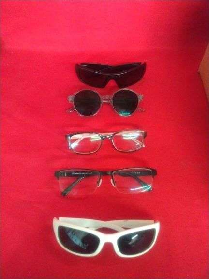 Box Of Assorted Glasses - Sierra Auction Management Inc