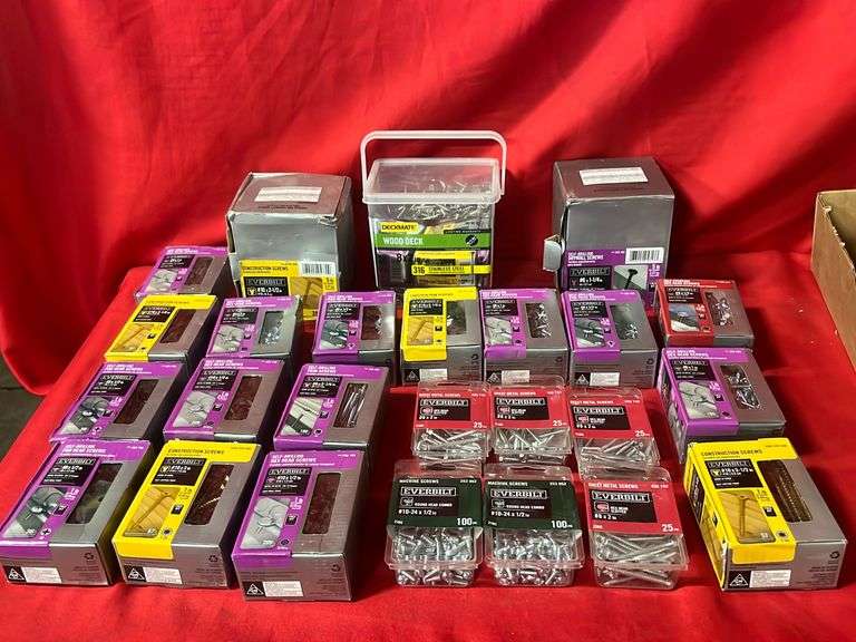Box With Assorted EVERBILT Screws - Sierra Auction Management Inc