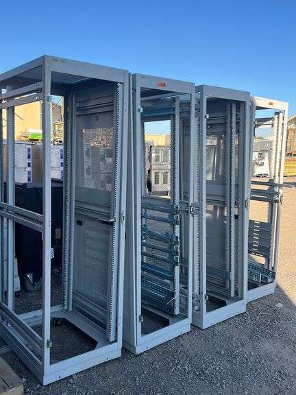(4pcs) APW Metal Server Racks - Sierra Auction Management Inc