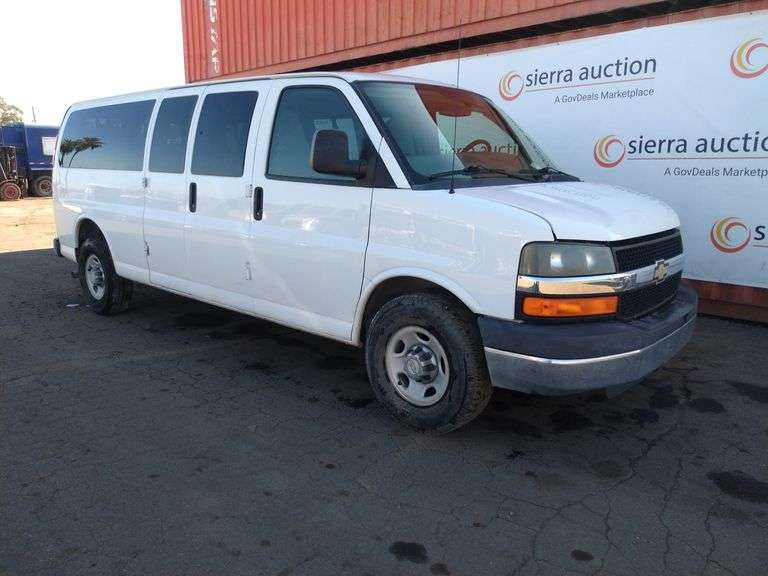 2015 Chevrolet Express 3500 Passenger Van - Sierra Auction Management Inc