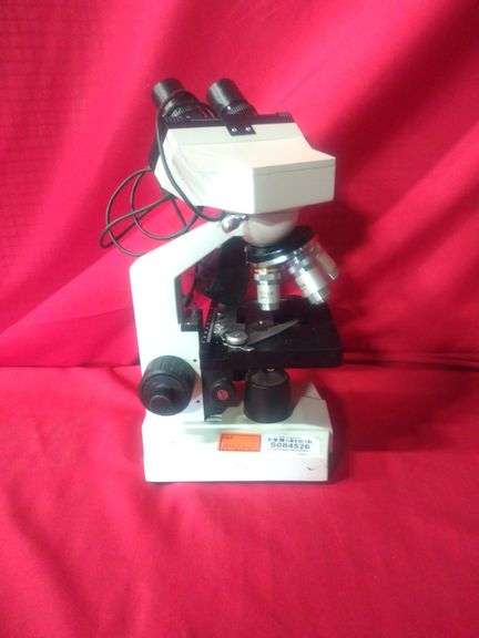 Omax Microscope with Power Cord and Protective Cover - Sierra Auction ...