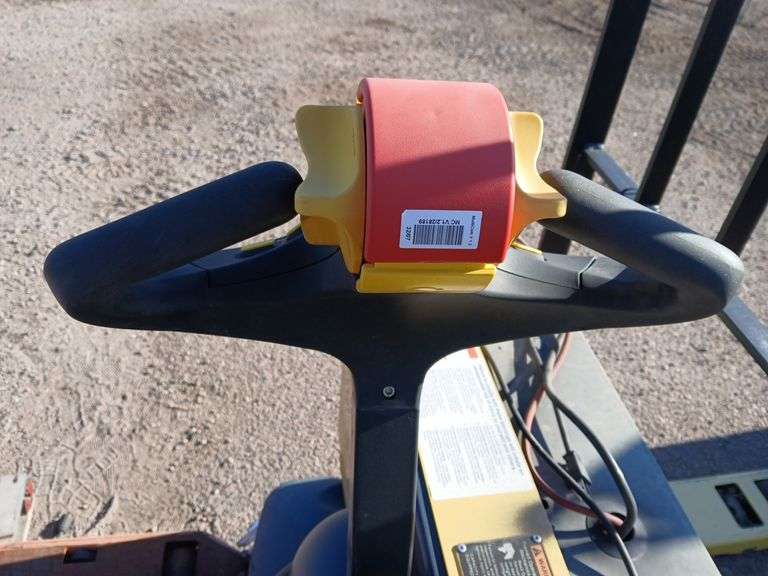 Hyster W40Z Motorized Pallet Jack - Sierra Auction Management Inc