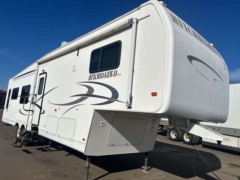 2003 Nuwa HitchHiker Travel Trailer - Sierra Auction Management Inc