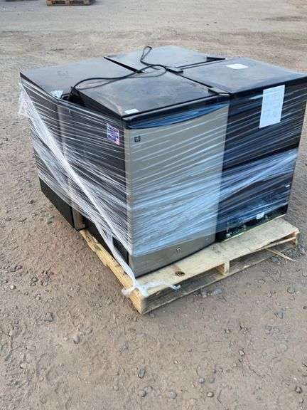 Four assorted mini fridges. - Sierra Auction Management Inc