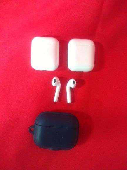 Apple Airpods Empty Cases With One Pair Of Earbuds - Sierra Auction ...