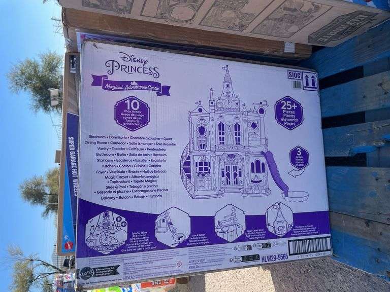 (1 Qty) Disney Princess Castle - Sierra Auction Management Inc