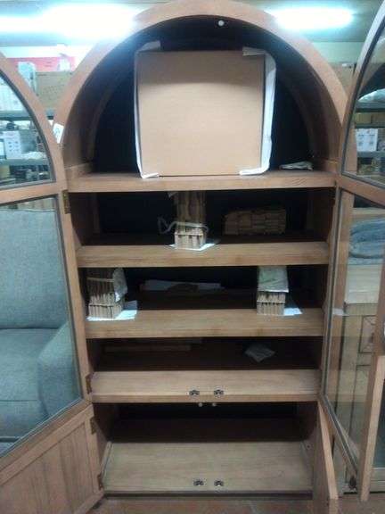 Enzo Collection Display Cabinet - Sierra Auction Management Inc