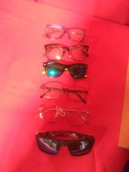 Box With Assorted Glasses - Sierra Auction Management Inc