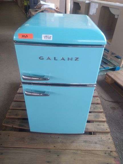 (1) Galanz Baby Blue Mini Fridge Model:glr31tbeer - Sierra Auction ...
