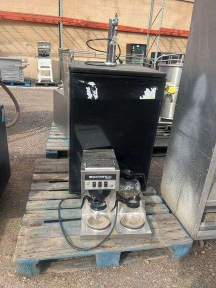 (P) With Sanyo Beer Refrigerator and Bloomfield Koffee King 3-Pot ...