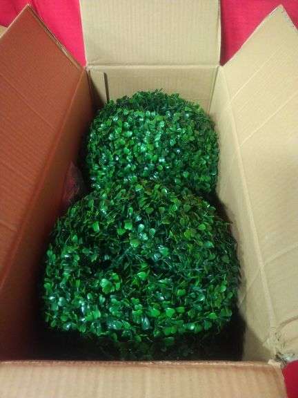 Box With Artificial Grass Decor - Sierra Auction Management Inc