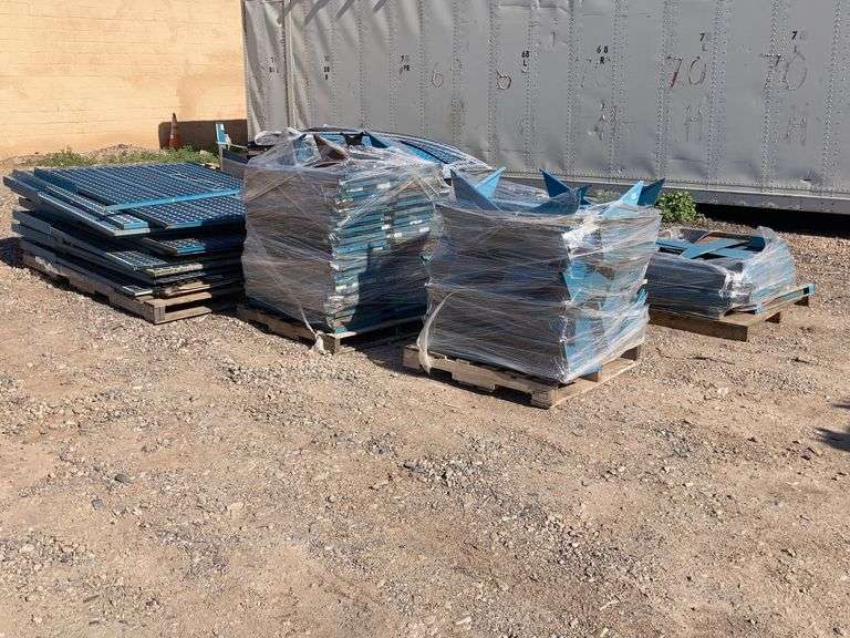 6P) Large quantity of assorted metal shelving and brackets. - Sierra ...