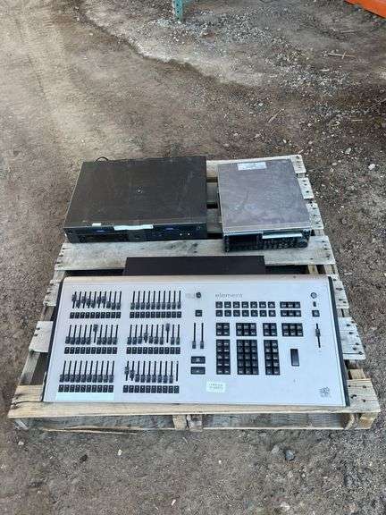 (P) With ETC Element 40-Fader 250-Channel Lighting Control Console ...