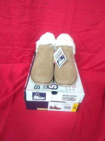Skechers Swift Fit Boot Size: 8 - Sierra Auction Management Inc