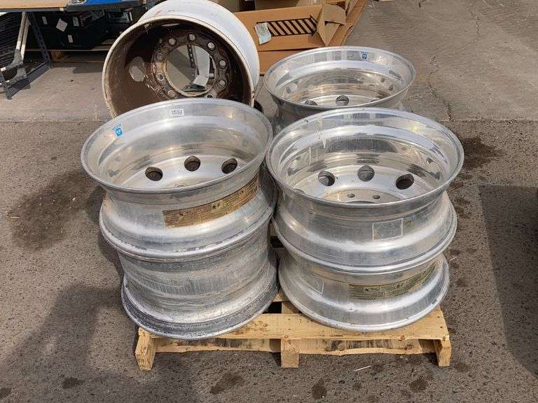 (8) Semi truck rims. - Sierra Auction Management Inc