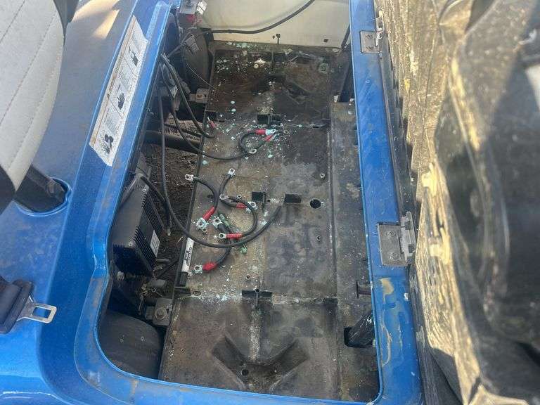 Electric Car LT-A627-2+2 - Sierra Auction Management Inc