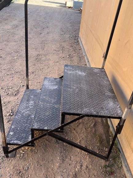 3FTx3FT Metal Platform 3-Tier Step Ladder With Rails - Sierra Auction ...