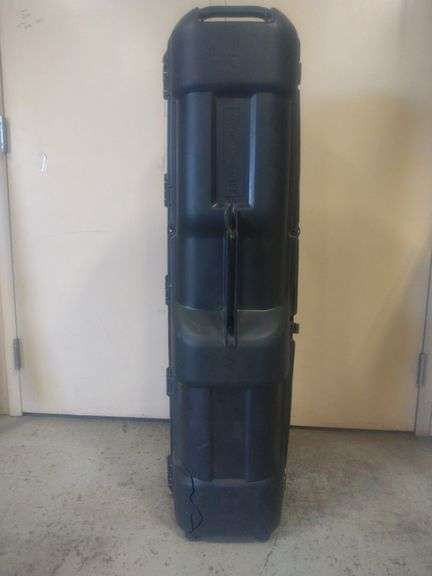 Golf Guard Hard Shell Rolling Travel Case (Damage) - Sierra Auction ...