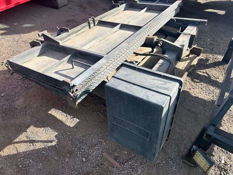 Maxon Lift Gate - Sierra Auction Management Inc
