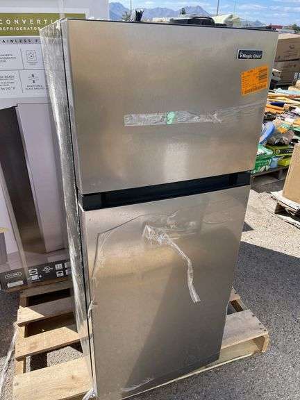 (1 Qty) Magic Chef Refrigerator - Sierra Auction Management Inc