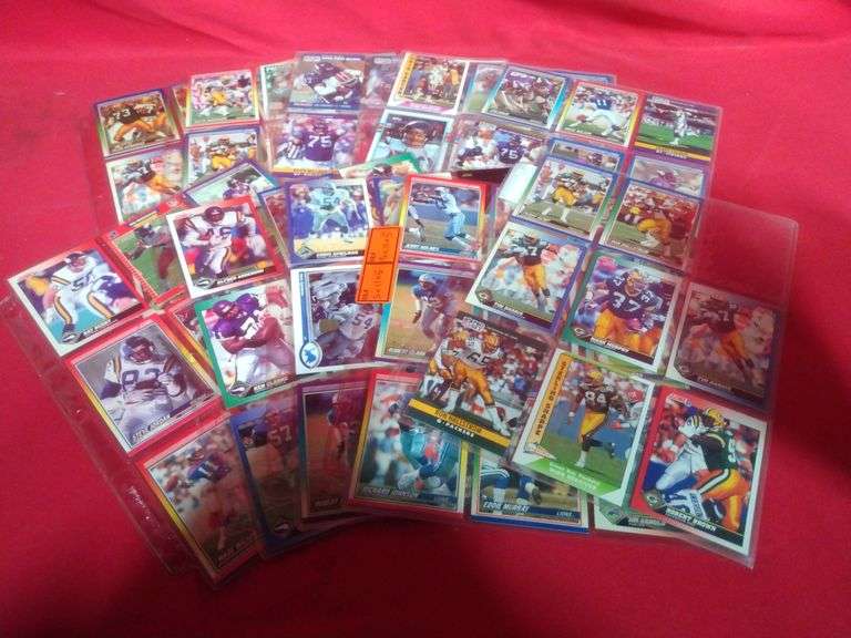 Assorted football Collectibles Cards - Sierra Auction Management Inc