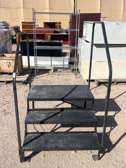 3FTx3FT Metal Platform 3-Tier Step Ladder With Rails - Sierra Auction ...