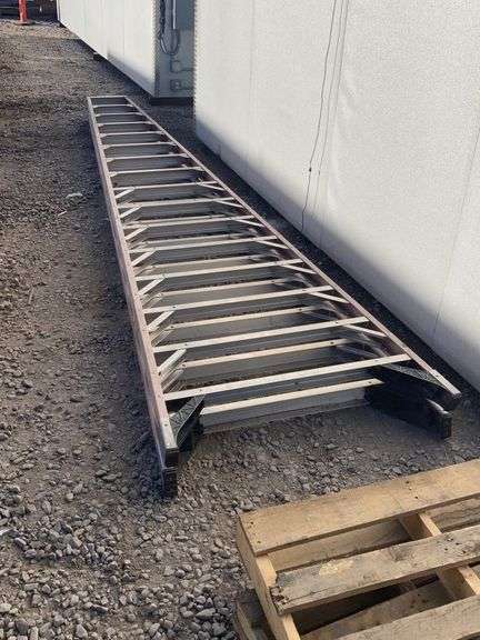 16 foot step ladder. - Sierra Auction Management Inc
