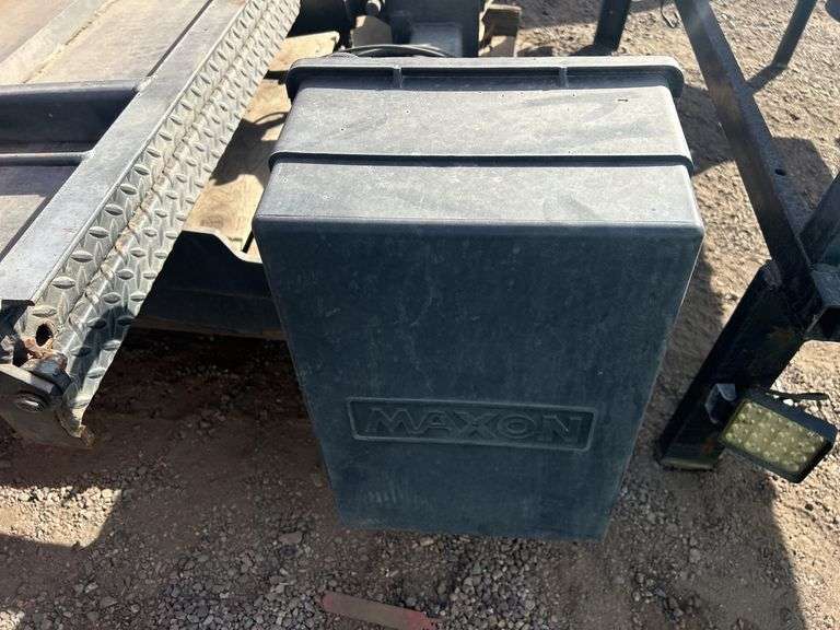 Maxon Lift Gate - Sierra Auction Management Inc